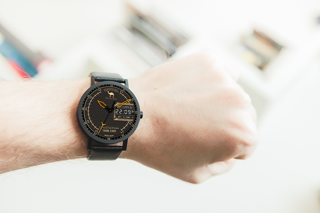 Cavendish enjoy the taste - gold - Round Custom Faces - Full Android Watch